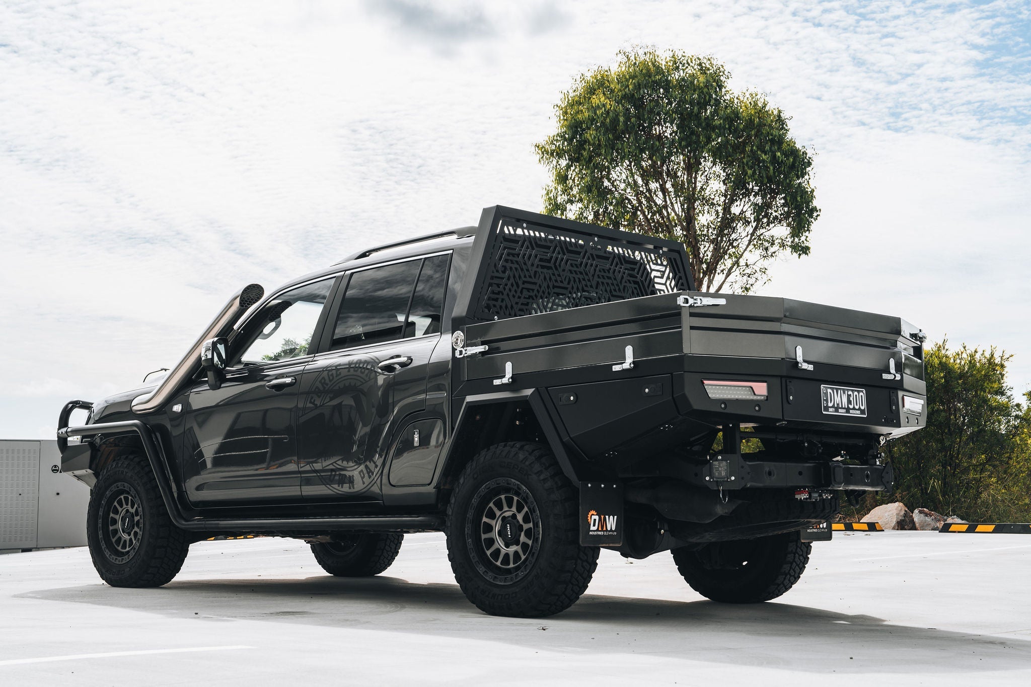 300 SERIES LANDCRUISER DUAL CAB CONVERSION – DMW